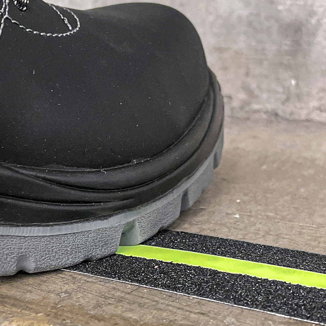 Amigo Safety :: Cinta Antiderrapante Luminosa 2"x18m LAMIRA LS-4584